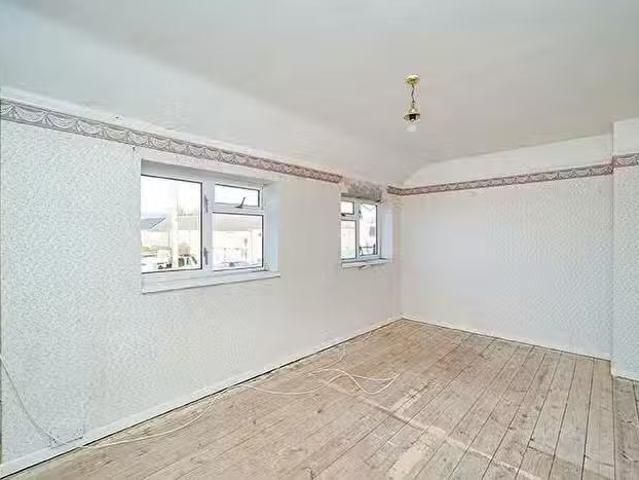 3 Bedroom Terraced House For Sale In Queens Road, Petersfield.