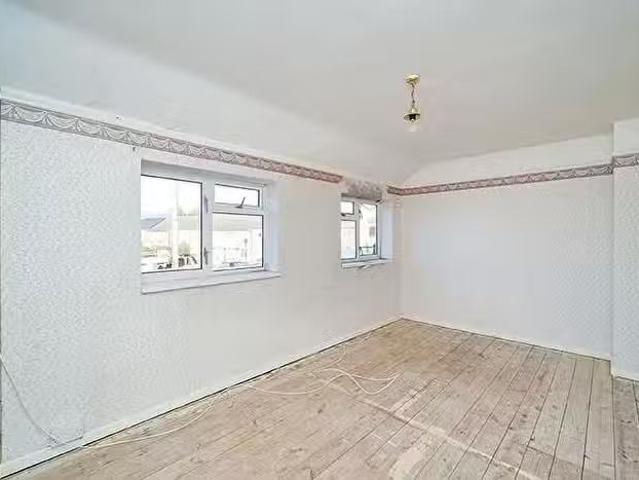 3 Bedroom Terraced House For Sale In Queens Road, Petersfield.