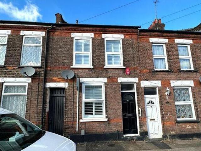 3 Bedroom Terraced House For Sale In Round Green, Luton