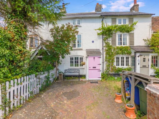 3 bedroom terraced house for sale in Rodmersham Green, Rodmersham, ME9