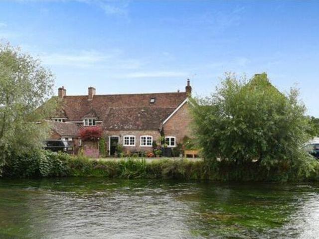 3 Bedroom Terraced House For Sale In Romsey