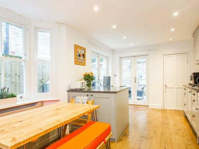 3 bedroom terraced house for sale in Ropery Street E3