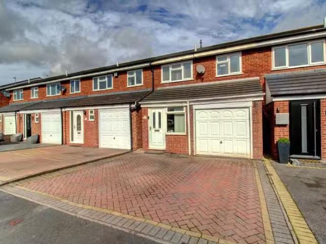 3 bedroom terraced house for sale in Rosewood Close, Tamworth.