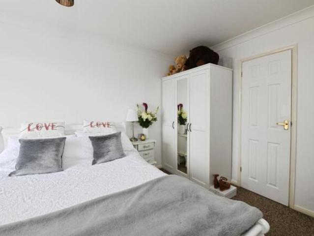 3 bedroom terraced house for sale in Roslings Close, Chelmsford, CM1