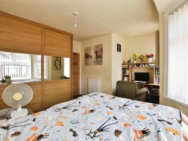 3 bedroom terraced house for sale in Roslyn Road, Hull, HU3