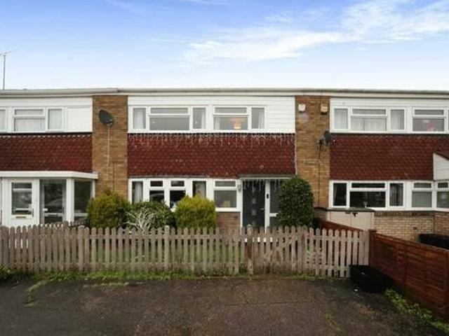 3 bedroom terraced house for sale in Ross Way Slip End Luton LU1