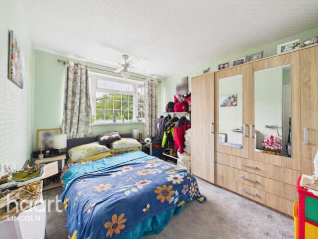 3 bedroom terraced house for sale in Ravensmoor Close, North Hykeham, LN6