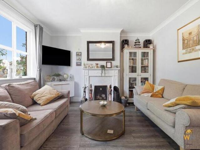 3 bedroom terraced house for sale in Rayleigh Road, Hutton, Brentwood, CM13