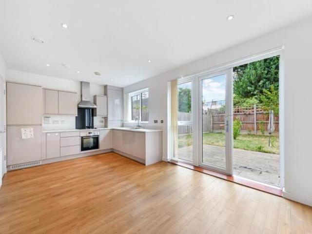 3 bedroom terraced house for sale in Reynard Way, Brentford, TW8
