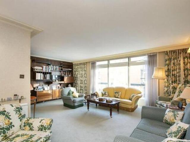 3 Bedroom Terraced House For Sale In Regents Park, London