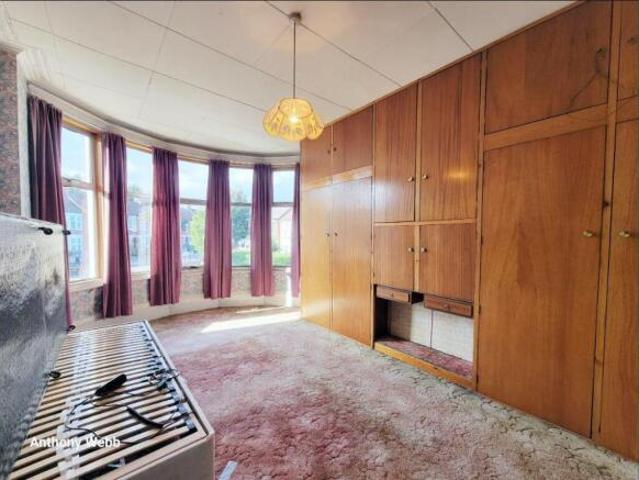 3 bedroom terraced house for sale in Riverway, Palmers Green, N13