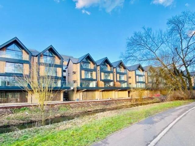 3 Bedroom Terraced House For Sale In Riverside Walk