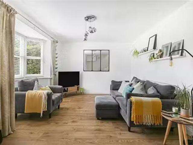 3 Bedroom Terraced House For Sale In Ridge Road, Letchworth Ga.