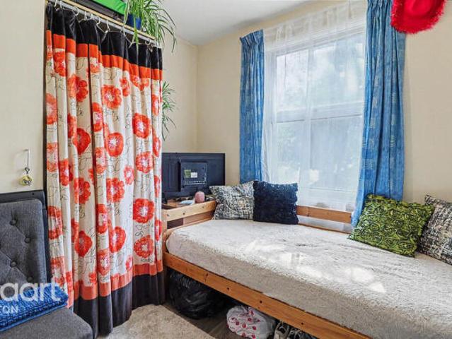 3 bedroom terraced house for sale in Ridgway Road, Luton, LU2