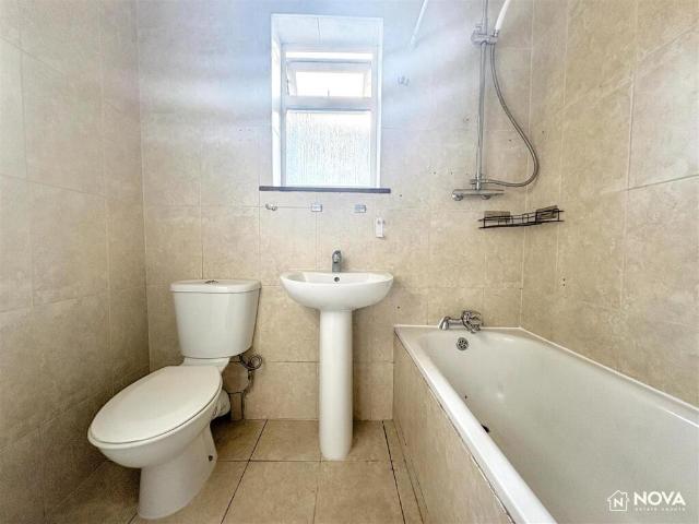 3 bedroom terraced house for sale in Ridgway Road, Luton, LU2