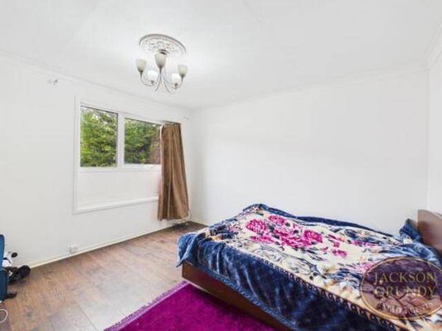 3 bedroom terraced house for sale in Rillwood Court, Lumbertubs, NN3 8JA, NN3