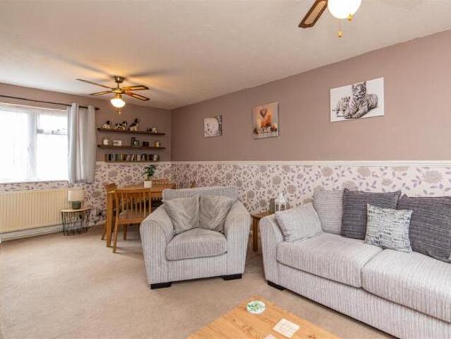3 bedroom terraced house for sale in Ringway, Northampton, NN4