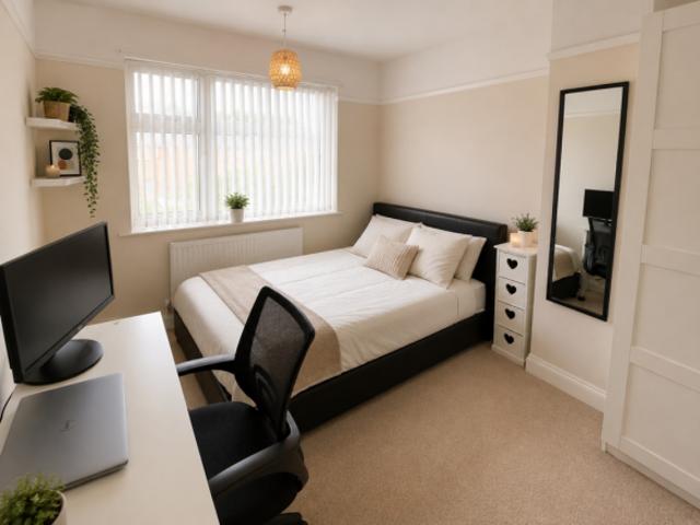 3 bedroom terraced house for sale in Runfold Avenue, Luton, LU3