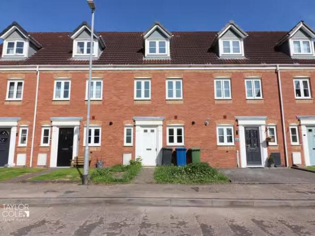 3 bedroom terraced house for sale in Russell Close, Wilnecote.