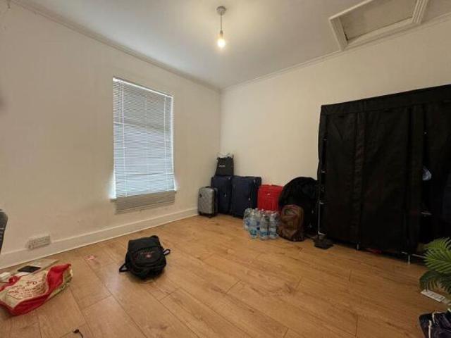 3 bedroom terraced house for sale in Russell Street, Luton, LU1