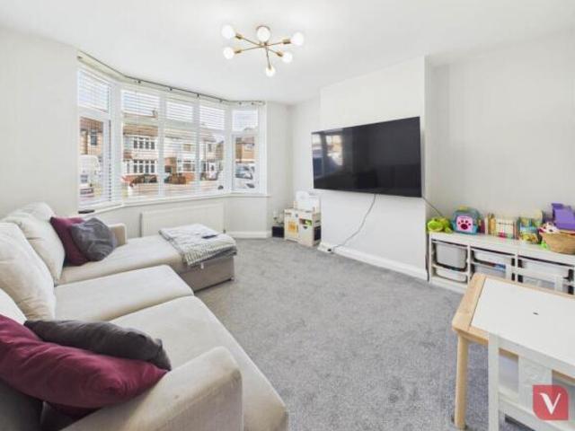 3 bedroom terraced house for sale in Wordsworth Road, Luton, LU4