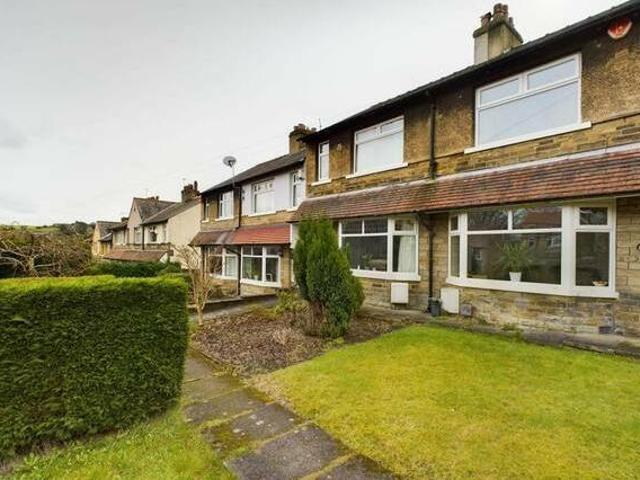 3 bedroom terraced house for sale in Wakefield Road Bailiff Bridge HD6