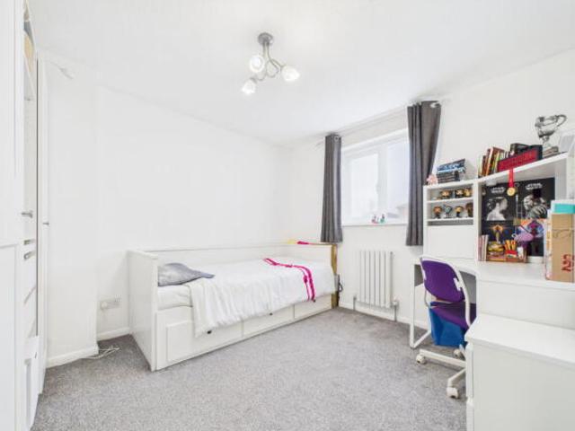 3 bedroom terraced house for sale in Walpole Road, Slough, SL1
