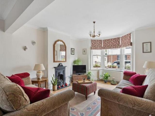 3 bedroom terraced house for sale in Walton Road, Bushey, WD23
