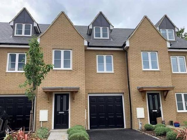 3 bedroom terraced house for sale in Walter Craft Court Chipping Norton Oxfordshire OX7