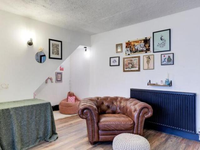 3 bedroom terraced house for sale in Warrener Grove, Nottingham, NG5