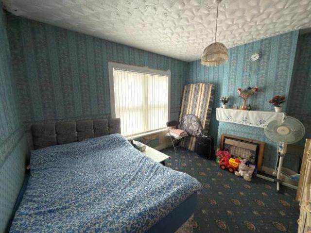 3 bedroom terraced house for sale in Warwick Road, Luton, Bedfordshire, LU4 8BJ, LU4