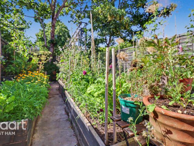 3 bedroom terraced house for sale in Washington Avenue, London, E12