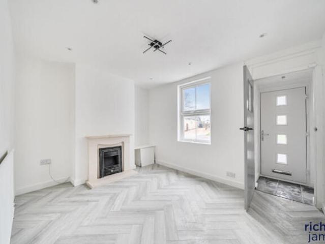 3 bedroom terraced house for sale in Washpool, Swindon SN5 3PN, SN5