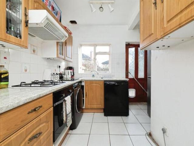 3 bedroom terraced house for sale in Weighton Grove, Hull, HU6