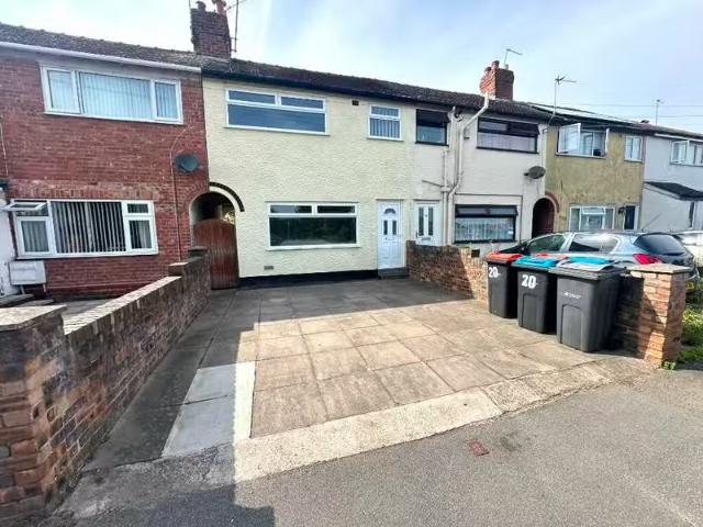 3 bedroom terraced house for sale in Wellington Road North, El.