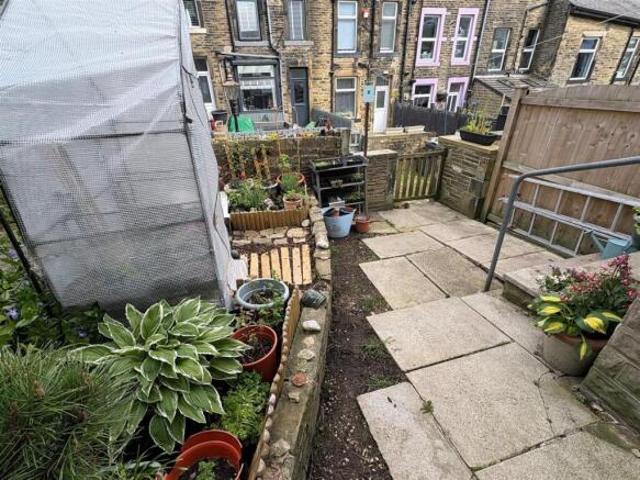 3 bedroom terraced house for sale in Wensley Bank, Thornton, Bradford, BD13