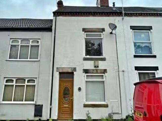 3 bedroom terraced house for sale in West Street, Kettlebrook.