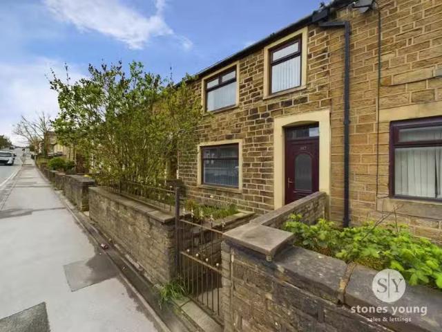3 bedroom terraced house for sale in Whalley Road, Clayton Le.