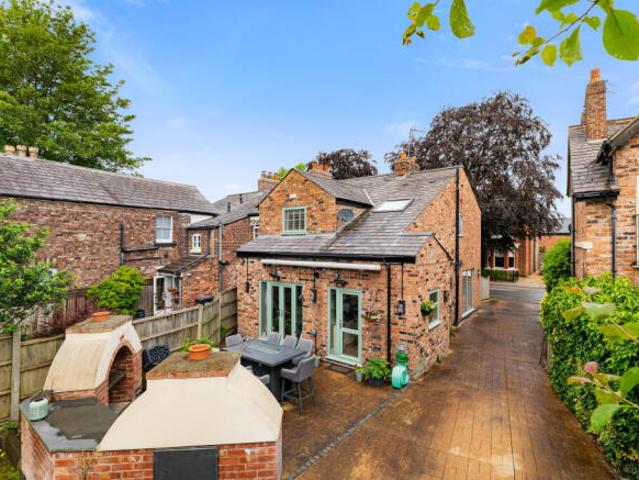 3 bedroom terraced house for sale in Whitefield Road Stockton Heath, Warrington, WA4