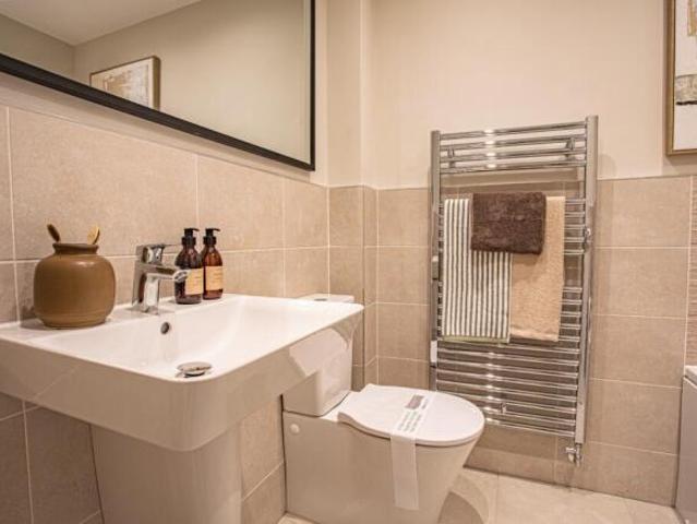 3 bedroom terraced house for sale in Whitehall Road West, Bradford, BD11