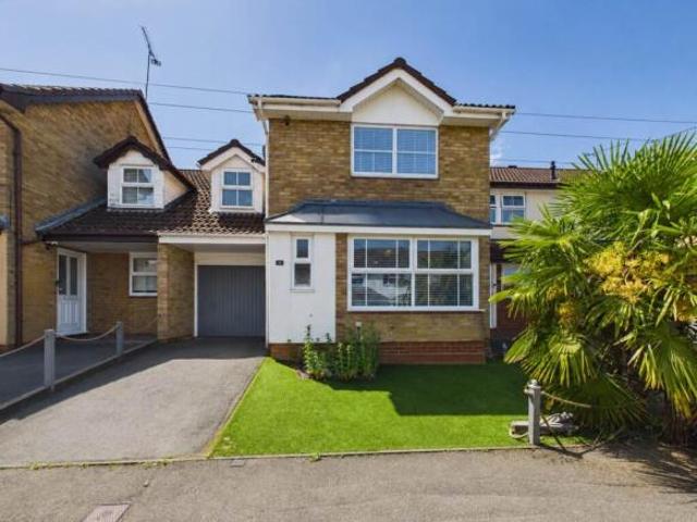 3 bedroom terraced house for sale in Whitehaven, Luton, LU3
