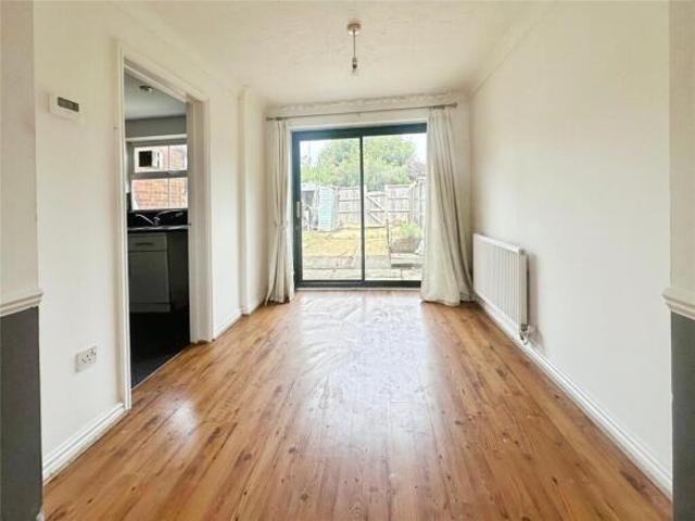 3 bedroom terraced house for sale in Whitwell Close, Luton, Bedfordshire, LU3