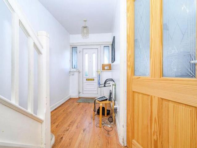 3 bedroom terraced house for sale in Willow Way, Luton, Bedfordshire, LU3