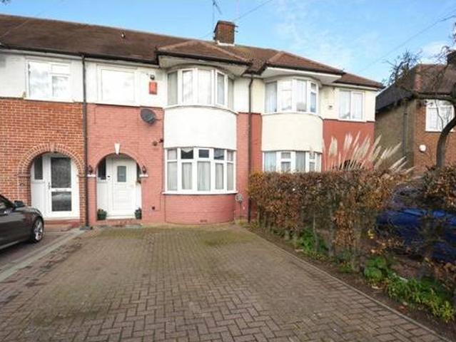 3 bedroom terraced house for sale in Willow Way Luton Bedfordshire LU3