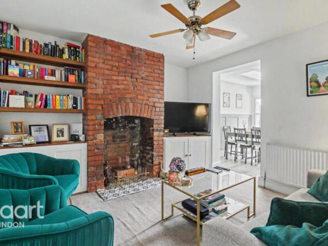 3 bedroom terraced house for sale in William Street, Swindon, SN1