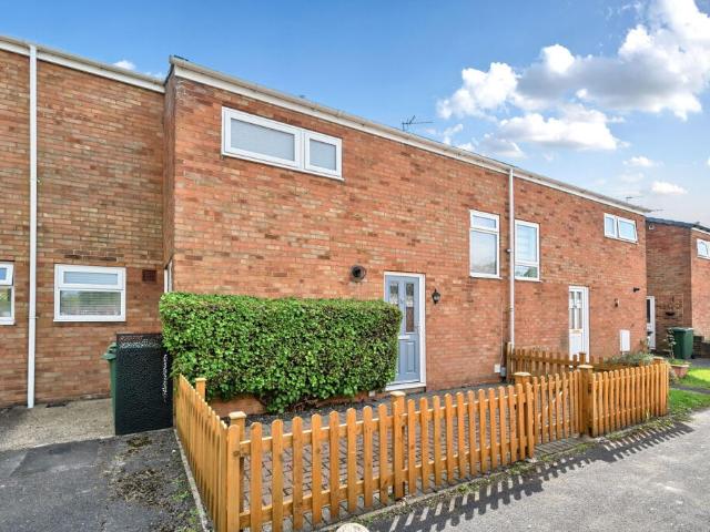 3 bedroom terraced house for sale in Wilmott Way, Basingstoke, RG23 8AS, RG23