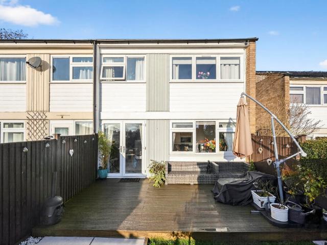 3 bedroom terraced house for sale in Windmill Avenue, St. Albans, AL4