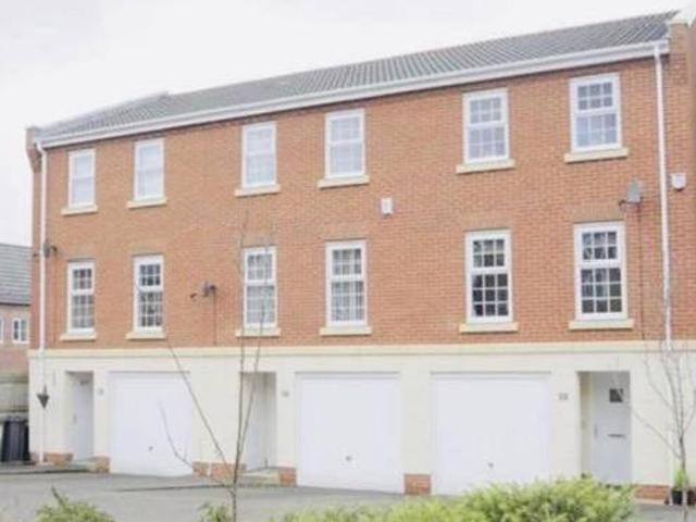 3 bedroom terraced house for sale in Windermere Road Dukinfield SK16
