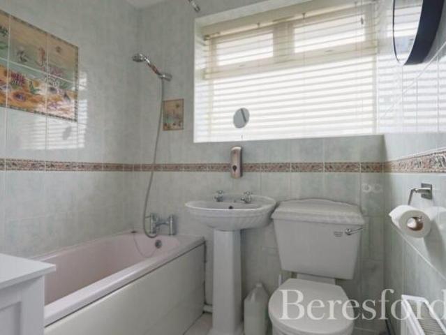 3 bedroom terraced house for sale in Windrush Drive, Chelmsford, CM1