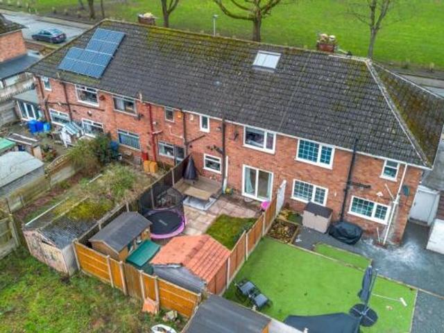 3 bedroom terraced house for sale in Winwick Road, Warrington, WA2